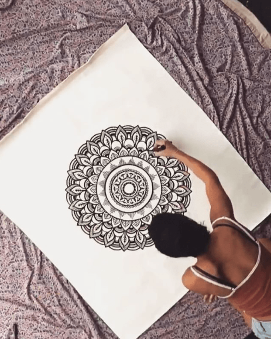 Spotlight : Jess Lambert - Curvy