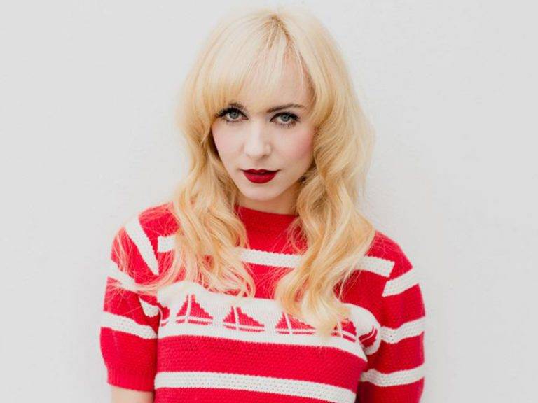 Kelly Thompson - Curvy